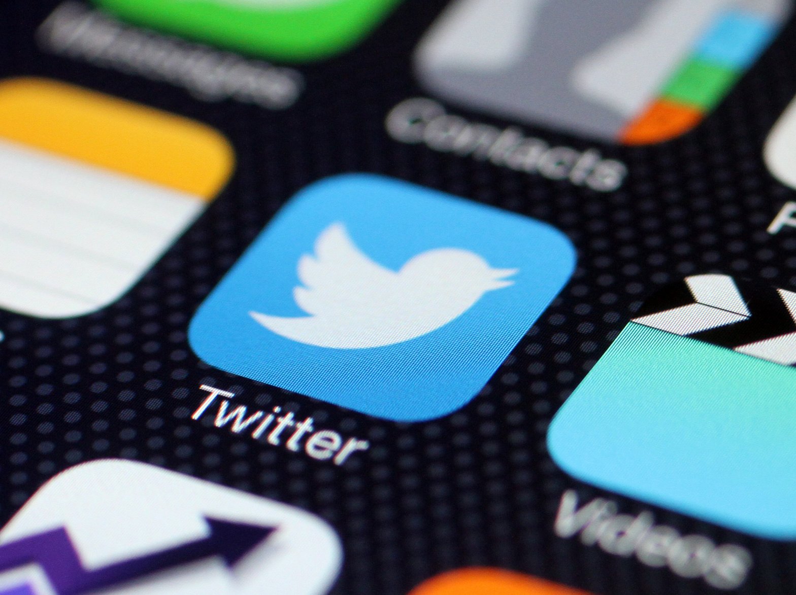 Mastering live-tweeting at events: tips and best practices