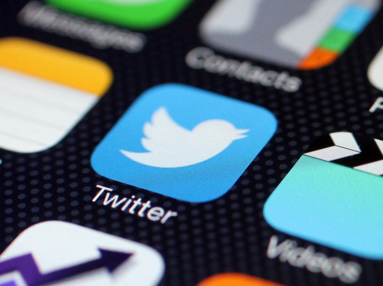 Mastering live-tweeting at events: tips and best practices